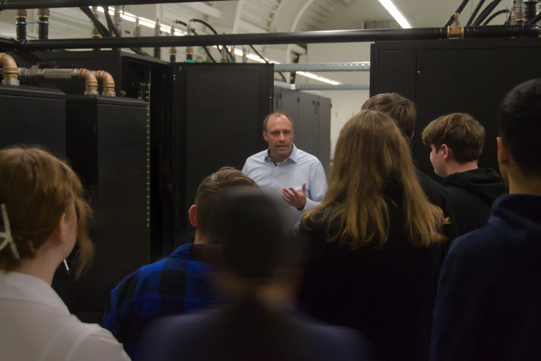 CodeClubMG Visit to the Chair of HPC • IT Center Blog